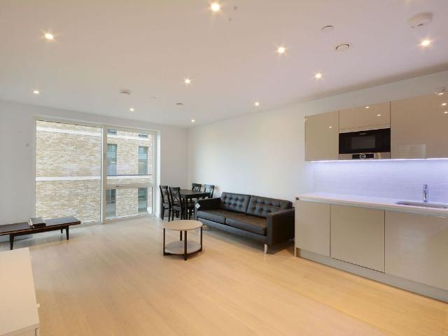 Elephant And Castle, London SE17, 2 bed flat to rent, £3,250 pcm | PrimeLocation