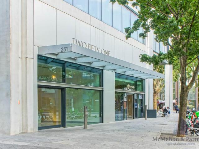 Elephant And Castle, London, SE1 2 bed apartment to rent £3,375 pcm £779 pw
