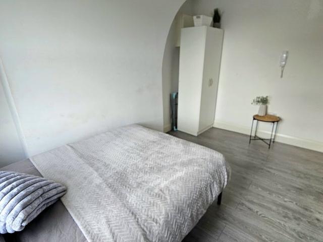 Elephant and Castle*Studio Available Now