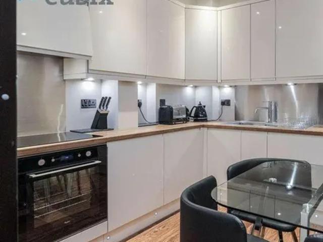 Elephant & Castle Food & Wine, 119 Newington Causeway, London, SE1 6DQ, United Kingdom | 3 bed house for rent #118065330 | Rentberry