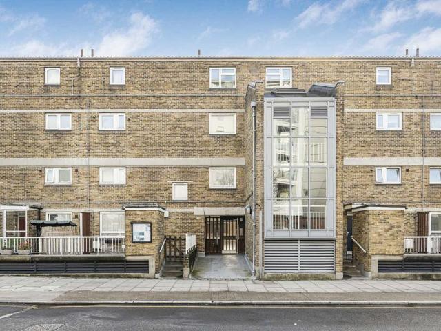 Elf Row, London E1W 4 bed flat to rent £3,600 pcm £831 pw