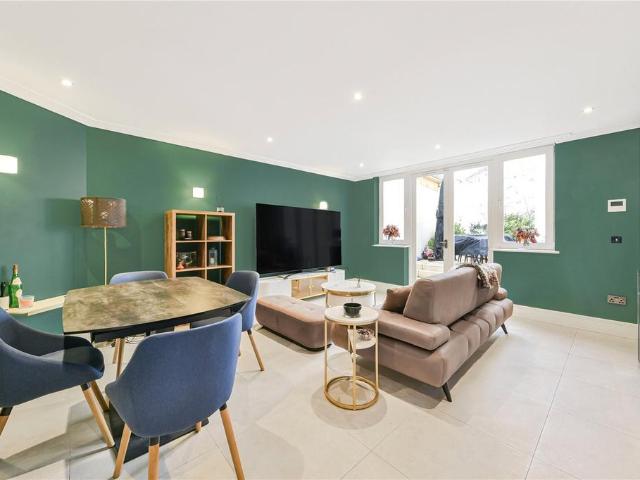 Elgin Avenue, London, W9 3 bed apartment to rent £4,200 pcm £969 pw