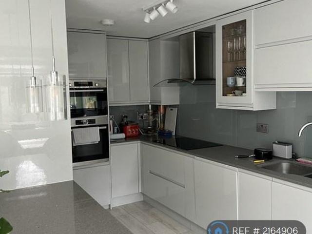 Elgin Avenue, London, W9 3 bed flat to rent £3,700 pcm £854 pw