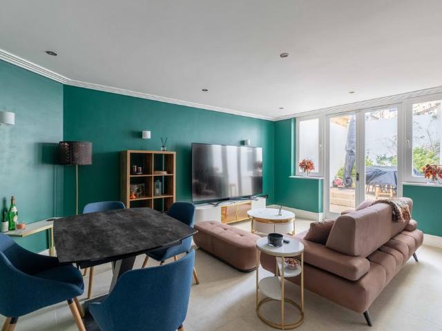 Elgin Avenue, Maida Vale, London, W9 3 bed flat to rent £4,200 pcm £969 pw