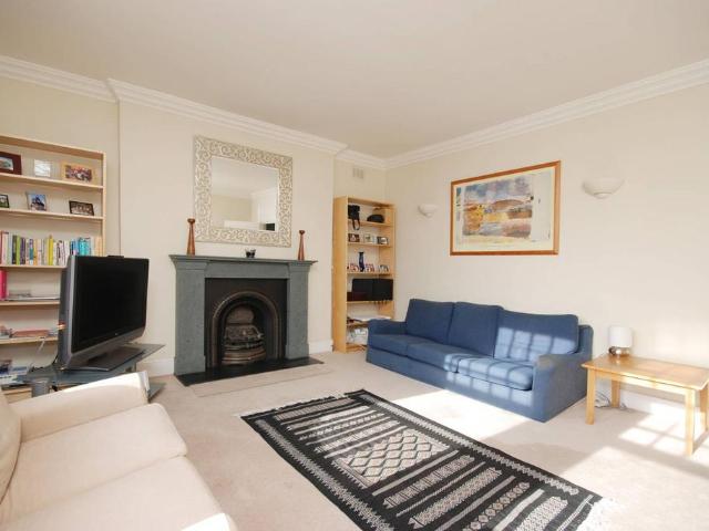 Elgin Avenue, Maida Vale, London, W9 2 bed flat to rent £4,000 pcm £923 pw