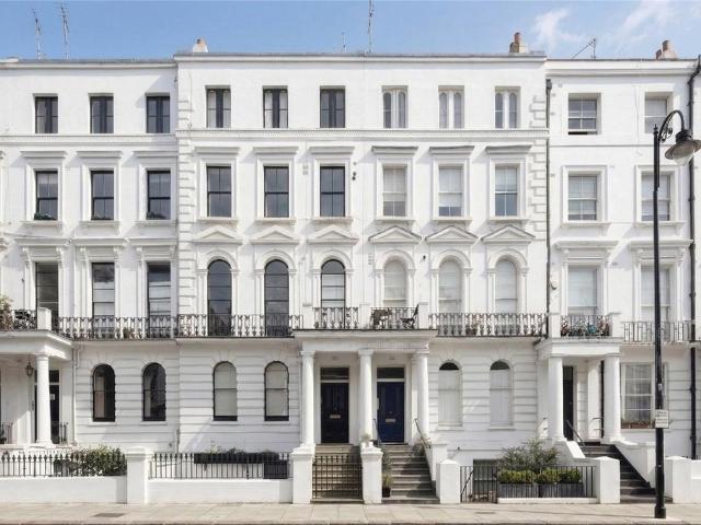 Elgin Crescent, London, W11 1 bed apartment to rent £3,683 pcm £850 pw