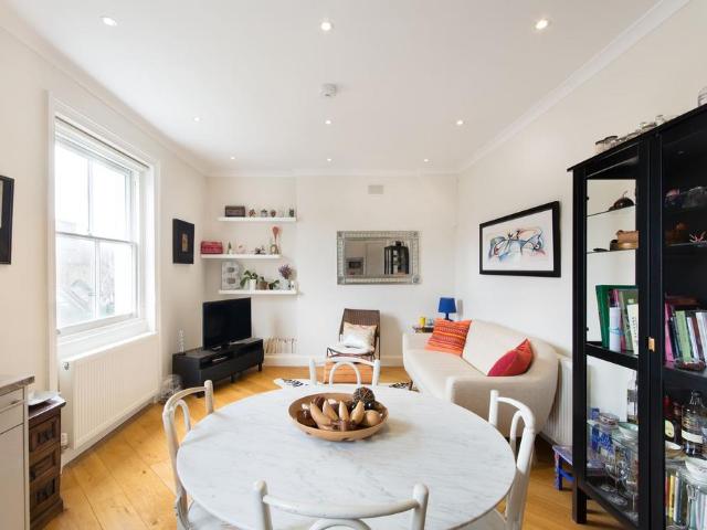 Elgin Crescent, London, W11 2 bed penthouse to rent £4,333 pcm £1,000 pw