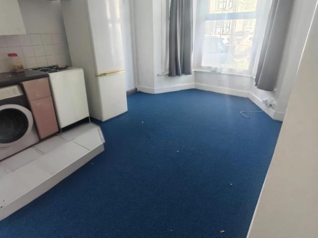 Elgin Road IG3, 1 bed flat to rent, £1,200 pcm | PrimeLocation