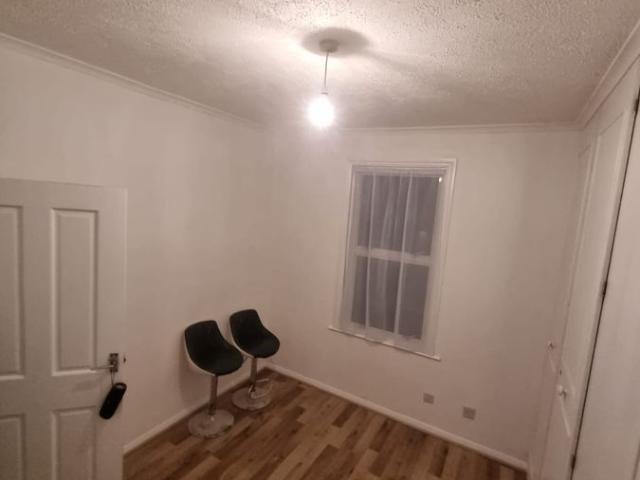 Elgin Road, Ilford IG3, 3 bed flat to rent, £2,000 pcm | PrimeLocation