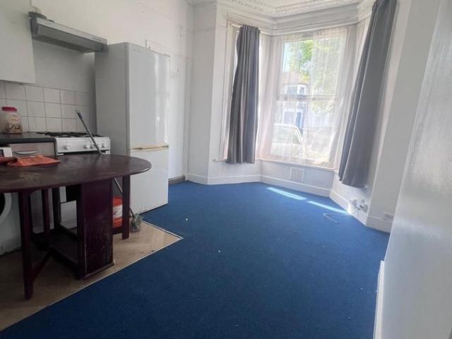 Elgin Road, Seven Kings, Ilford IG3, 1 bed flat to rent, £1,150 pcm | PrimeLocation