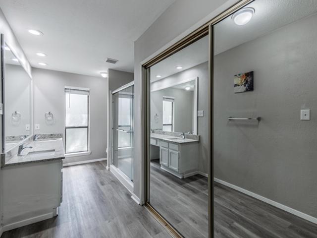 Elite Host Spacious Arlington Home Close to Parks, Dining & Entertainment!