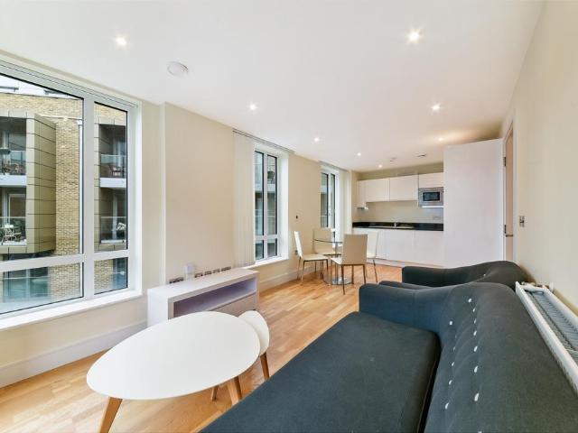Elite House, Canary Gateway, 15 St. 2 bed flat to rent £2,383 pcm £550 pw