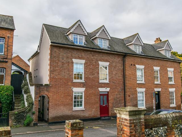 Elizabeth Court, Saffron Walden CB10, 4 bed town house to rent, £1,800 pcm | PrimeLocation