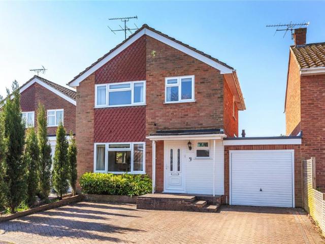 Elizabeth Close, Oxfordshire RG9 3 bed link detached house to rent £2,550 pcm £588 pw