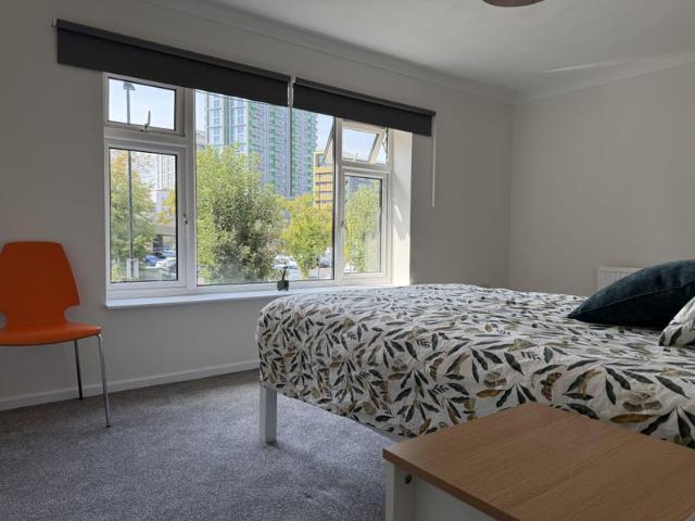 Elizabeth Apartment Abbey Wood. Refurb 2 Bed