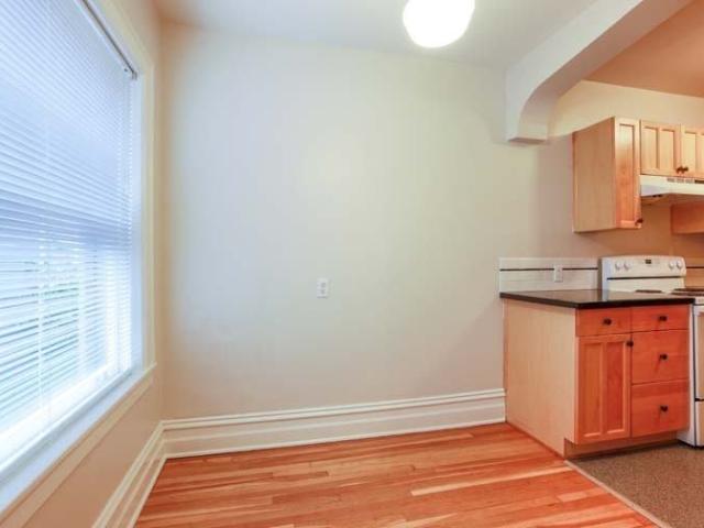 ELIZABETH APARTMENTS ELIZ01 Studio Apartment for Rent at 228 Nw 22nd Ave, Portland, OR 97210 Northwest District