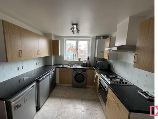 Elizabeth Blount Court, 48 Repton Street, London E14, 3 bed flat to rent, £2,550 pcm | PrimeLocation