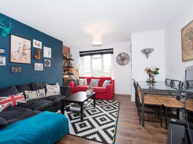 Elizabeth Gardens, Acton, W3 3 bed flat to rent £2,600 pcm £600 pw