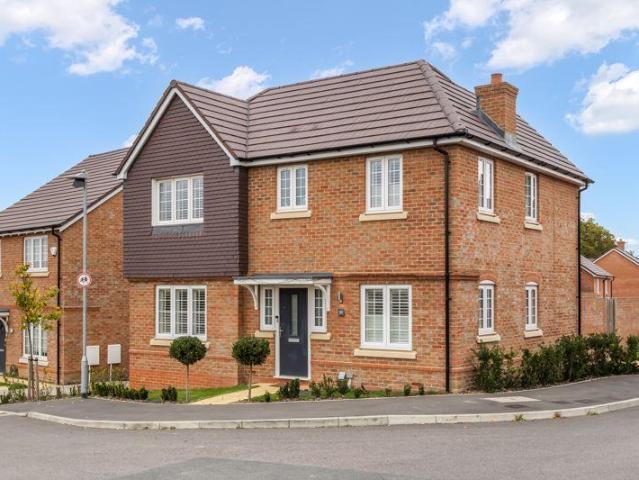 Elizabeth Gardens, Goffs Oak EN7 3 bed detached house to rent £2,600 pcm £600 pw