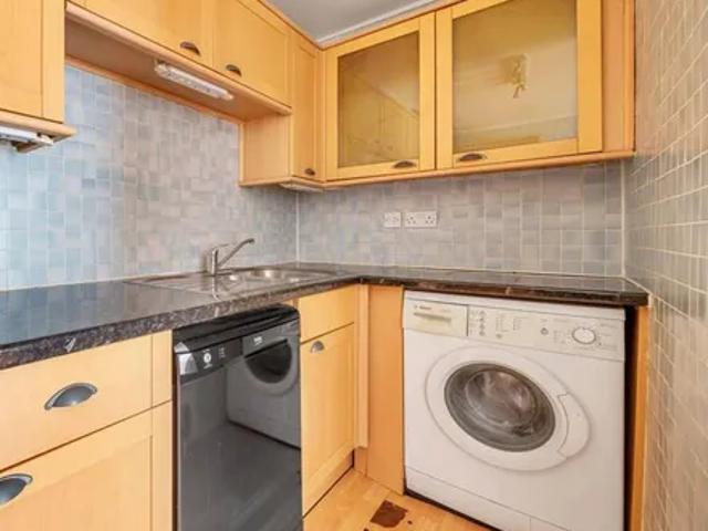 Elizabeth Gardens, London, HA7 4UF, United Kingdom | 2 bed apartment for rent #137019950 | Rentberry