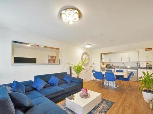 Elizabeth House, High Road, 2 Bedroom Flat