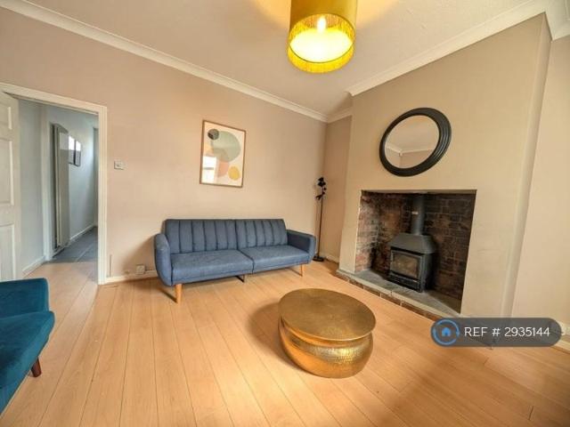 Elizabeth St, Manchester, M46 2 bed semi detached house to rent £1,095 pcm £253 pw