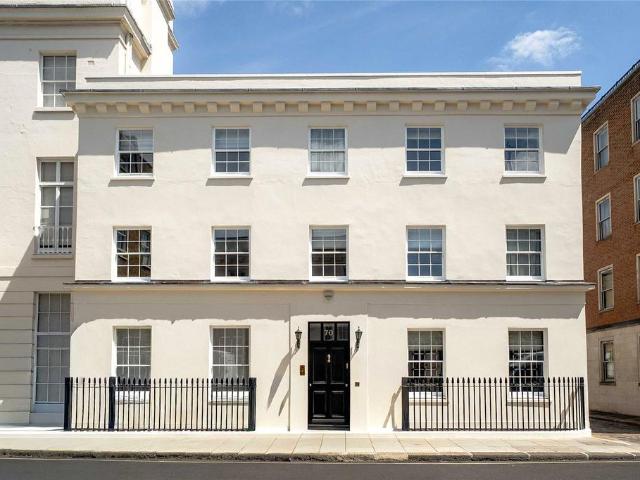 Elizabeth Street, Belgravia, London. 5 bed house to rent £32,500 pcm £7,500 pw