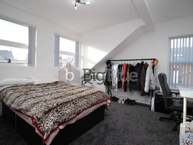 Elizabeth Street, Hyde Park, Leeds LS6 5 bed terraced house to rent £3,077 pcm £710 pw