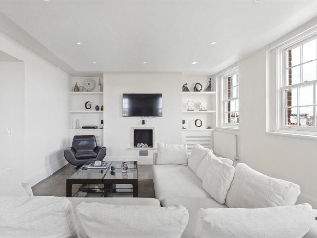 Elizabeth Street, London, SW1W 3 bed apartment to rent £8,233 pcm £1,900 pw