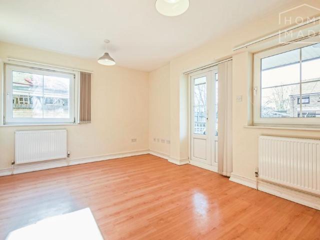 Elizabeth Way, Cambridge, CB4 3 bed flat to rent £2,000 pcm £462 pw