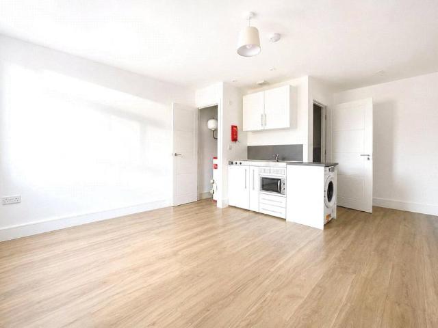 Elizabeth Way, Harlow, Essex, CM19 Studio to rent £1,000 pcm £231 pw