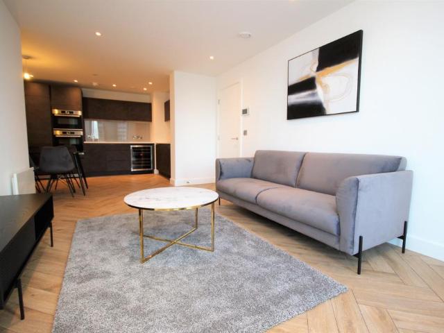 Elizabeth Tower, Crown Street. 2 bed apartment to rent £1,850 pcm £427 pw