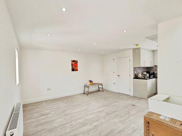Elizabethan Close, Stanwell, Staines upon Thames, Surrey, TW19 7QL
