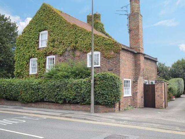 Elizabethan House, High Street, 4 Bedroom Detached