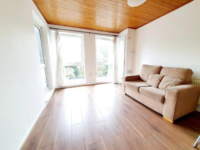 Elia Street, Islington 2 bed flat to rent £2,950 pcm £681 pw
