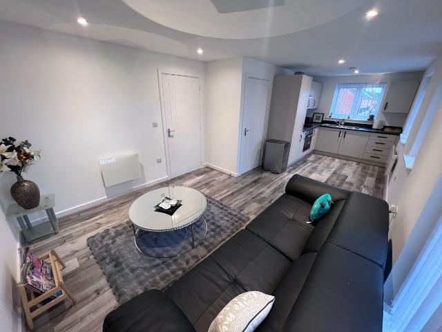 Eliot Gardens, Coventry CV6, 2 bed flat to rent, £1,100 pcm | PrimeLocation