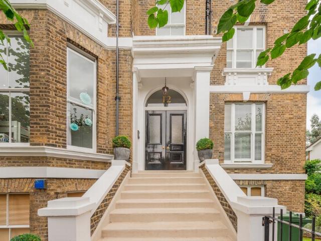 Eliot Park, Lewisham, SE13 2 bed flat to rent £2,600 pcm £600 pw