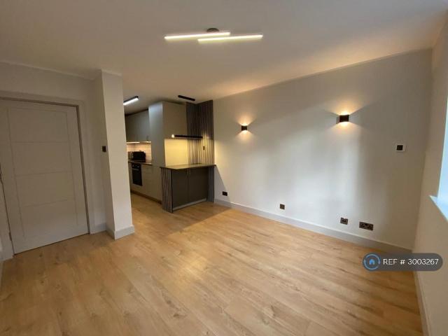 Elisa Court, London, W1T 2 bed flat to rent £3,350 pcm £773 pw