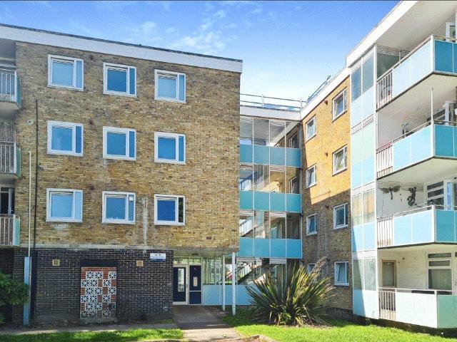 Ellwood Avenue, Hampshire SO19 2 bed flat to rent £1,075 pcm £248 pw
