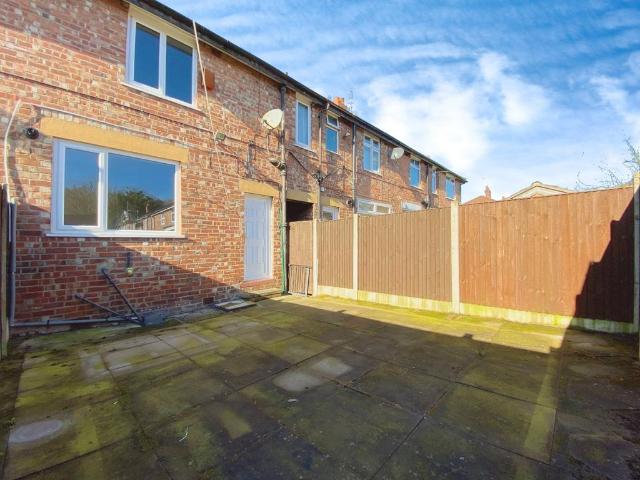 Ellwood Road, Greater Manchester SK1 3 bed terraced house to rent £1,200 pcm £277 pw