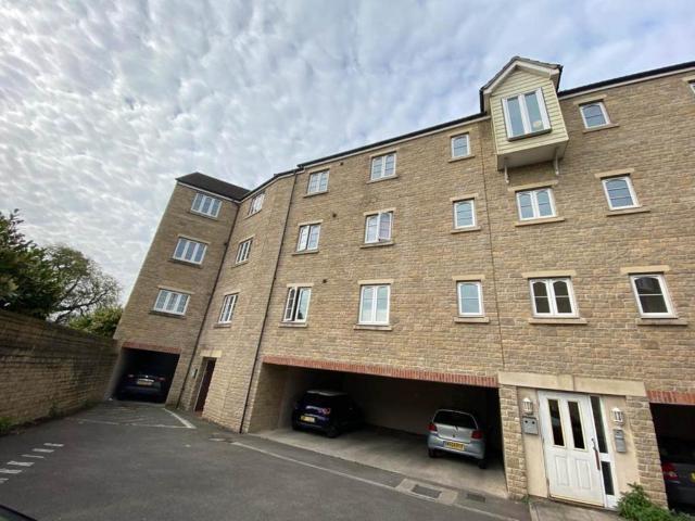 Ellworthy Court, Frome, Somerset 2 bed flat to rent £1,225 pcm £283 pw