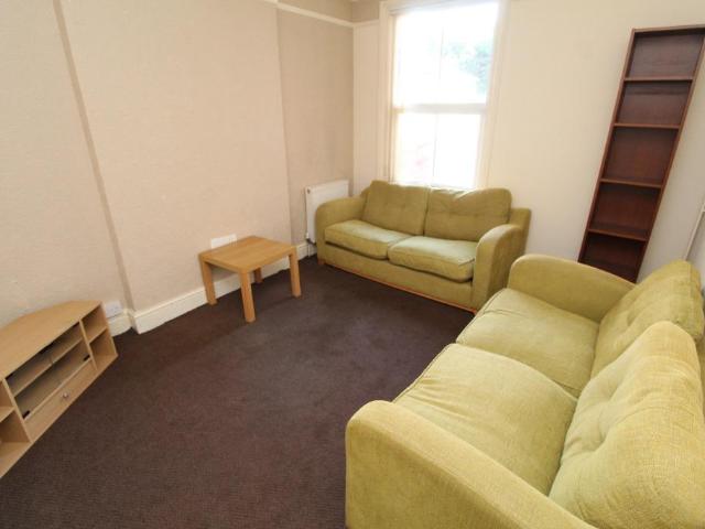 Ella Road, West Bridgford NG2 4 bed detached house to rent £1,646 pcm £380 pw