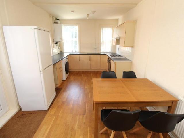 Ella Road, West Bridgford NG2 4 bed house to rent £1,820 pcm £420 pw