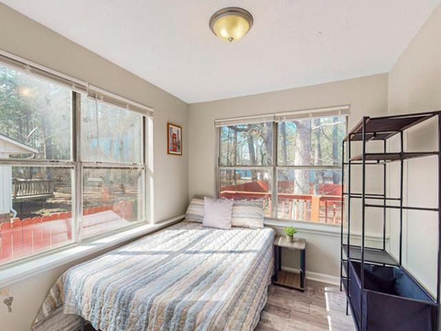 Ellenwood House with Dining area. Spacious & comfortable