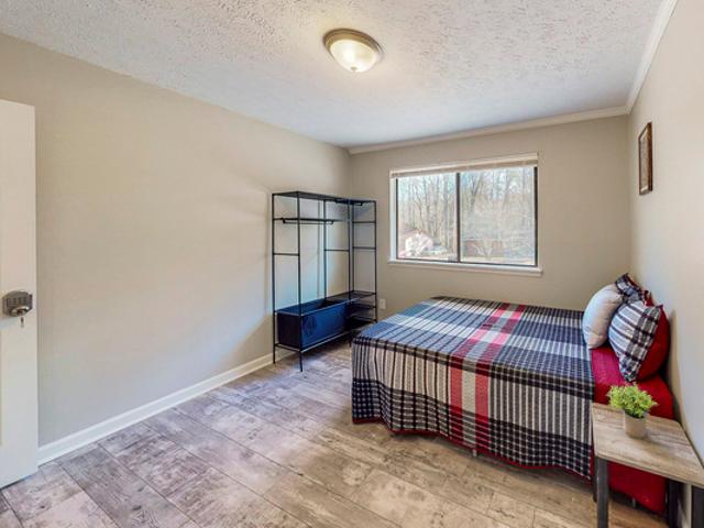 Ellenwood House with Dining area. Spacious & comfortable