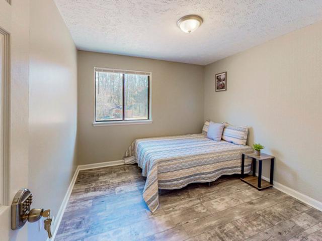 Ellenwood House with Dining area. Spacious & comfortable
