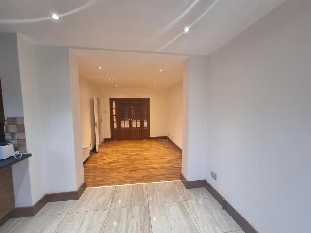 Ellesmere Avenue, London 4 bed semi detached house to rent £2,600 pcm £600 pw