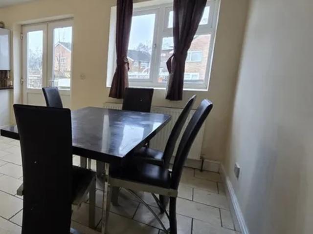 Ellesmere Gardens, London, IG4 5DA, United Kingdom | 4 bed townhouse for rent #167214885 | Rentberry