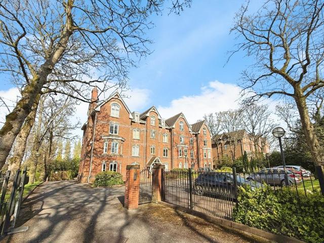 Ellesmere Lodge, 28 Ellesmere Road. 2 bed flat to rent £1,150 pcm £265 pw