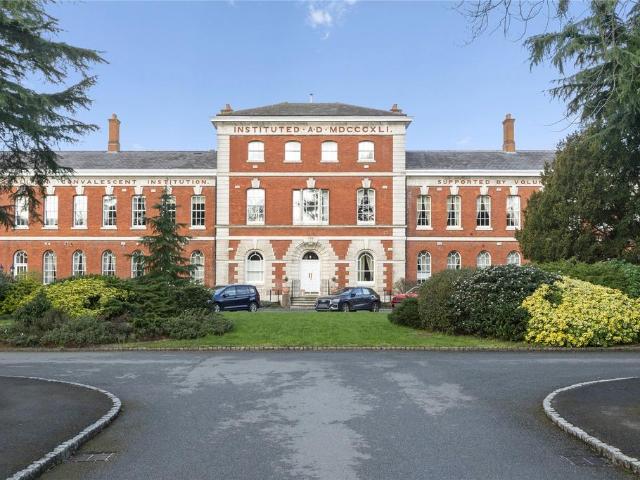 Ellesmere Place, Walton on Thames. 3 bed flat to rent £5,500 pcm £1,269 pw